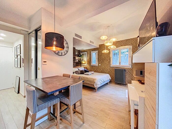 Nice, Poètes : Appartement 1 pièce à vendre
