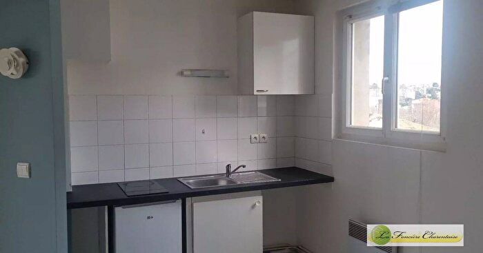 Appartement à louer - Vieil Angoulême-Centre Ville - 2 pièces - 1 chambre