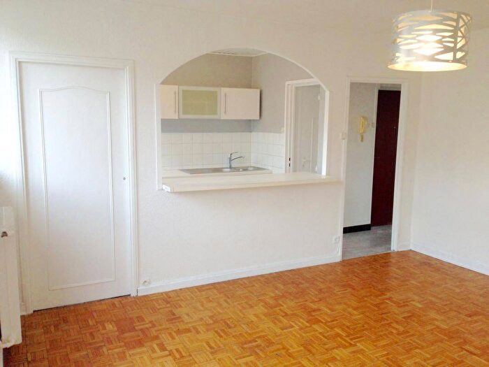 Appartement à louer - Gratte Ciel, Villeurbanne - 3 pièces - 1 chambre