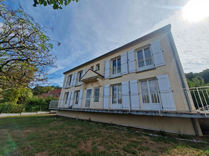 Appartement 6 pièces à Saint-Yon, à louer