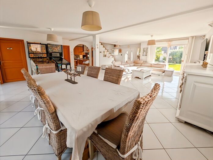 Maison à vendre - Les Clayes-sous-Bois, Ouest - 8 pièces - 6 chambres