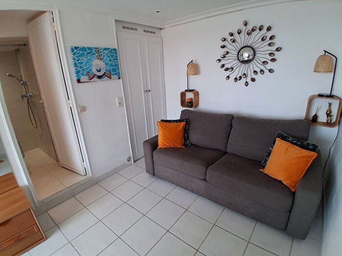 Appartement 1 pièce à louer à Brusquet-Retenaou-Devens, Vallauris