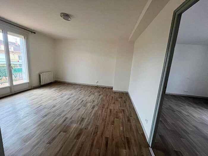 Appartement à louer - Nord, Mions - 5 pièces - 3 chambres