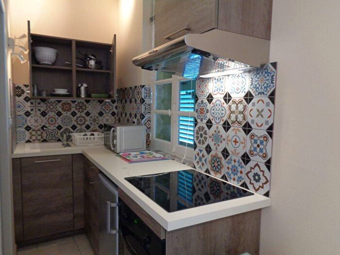 Appartement à louer - Centre Ville, Salon-de-Provence - 1 pièce