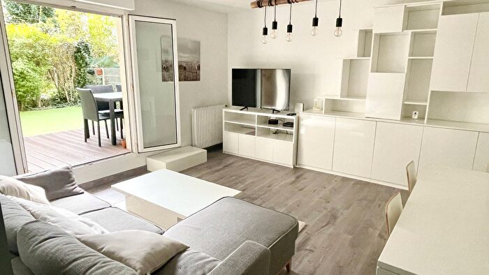 Le Petit Pont Amphibie, Issy-les-Moulineaux : Appartement 4 pièces à louer