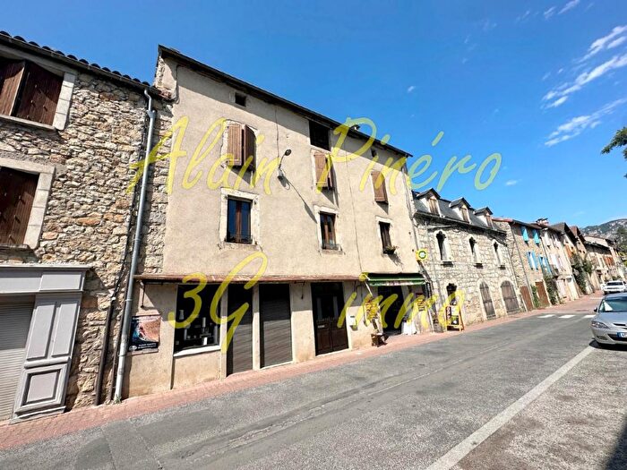 Maison à vendre - Le Rozier - 8 pièces - 6 chambres