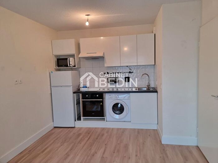 Appartement à louer - Fargues-Saint-Hilaire - 2 pièces - 1 chambre