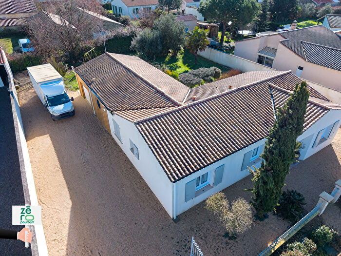 Maison à vendre - Sainte-Gemme-la-Plaine - 7 pièces - 4 chambres