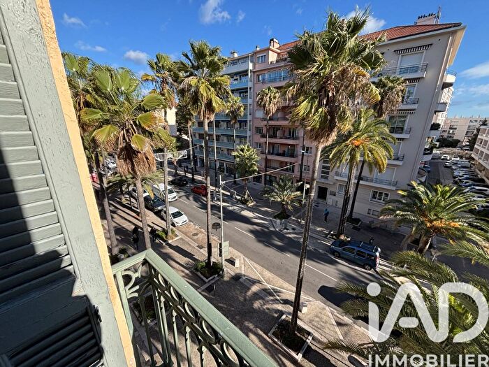 Appartement à louer - Gambetta, Hyères - 2 pièces - 1 chambre