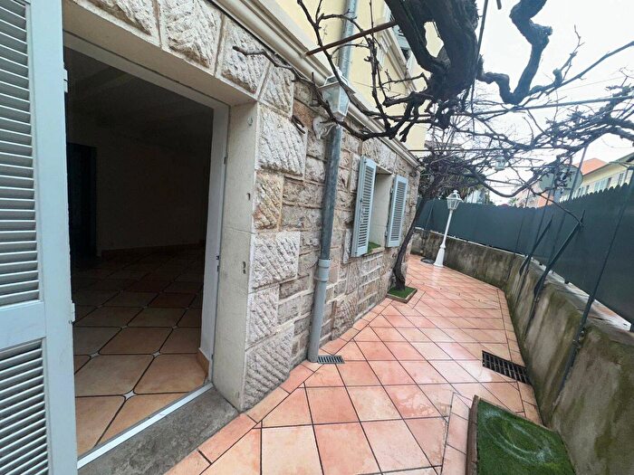 Appartement à louer - Godillot, Hyères - 2 pièces - 1 chambre