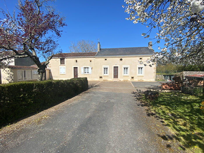 Maison à vendre - Saint-Hilaire-du-Bois, Vihiers - 5 pièces - 3 chambres