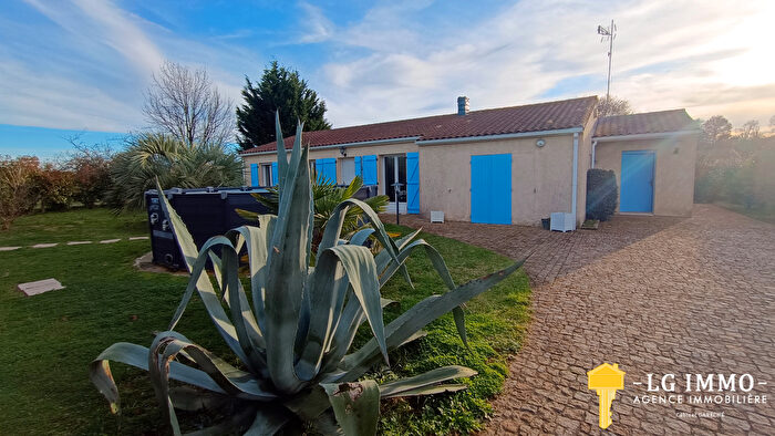 Maison à vendre - Saint-André-de-Lidon - 5 pièces - 4 chambres