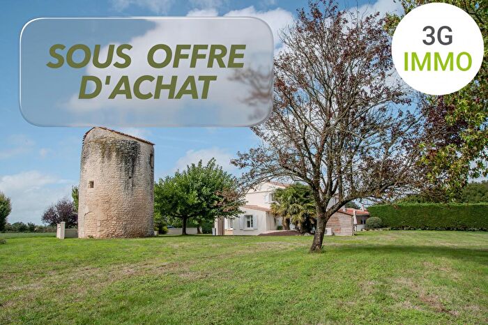 Maison à vendre - Saint-Agnant - 8 pièces - 6 chambres