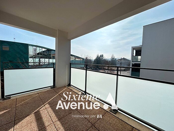 Appartement à louer - Centre, Meyzieu - 3 pièces - 2 chambres