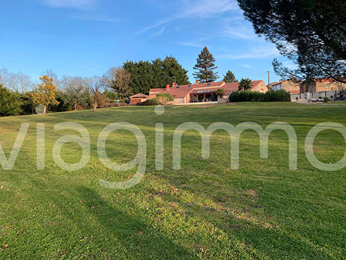 Maison à vendre - Aizenay - 9 pièces - 6 chambres