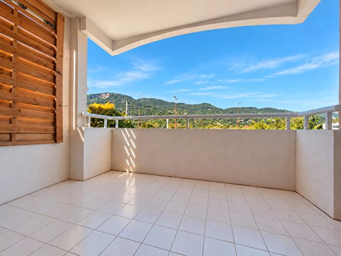 Saint-Martin-du-Var : Appartement 3 pièces à vendre