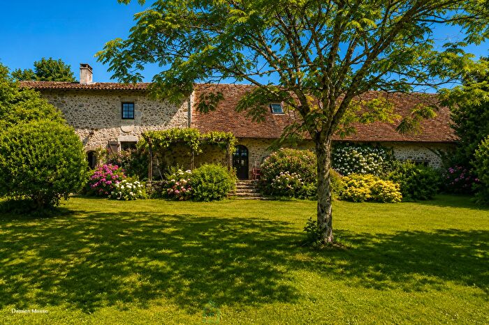Le Bourdeix : Maison 15 pièces à vendre