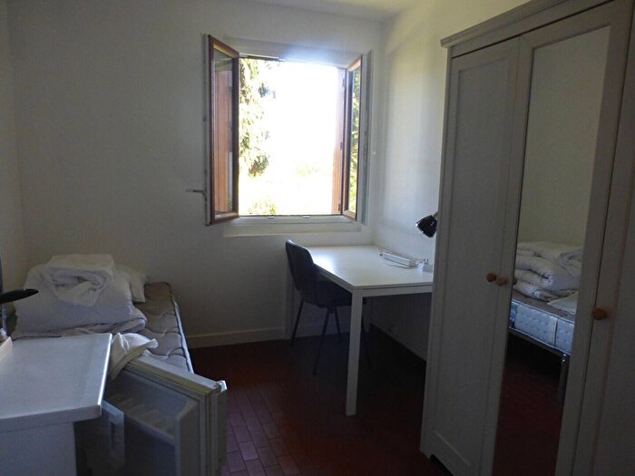 Haut Guichet-Centre Ouest, Orsay : Appartement 1 pièce à louer