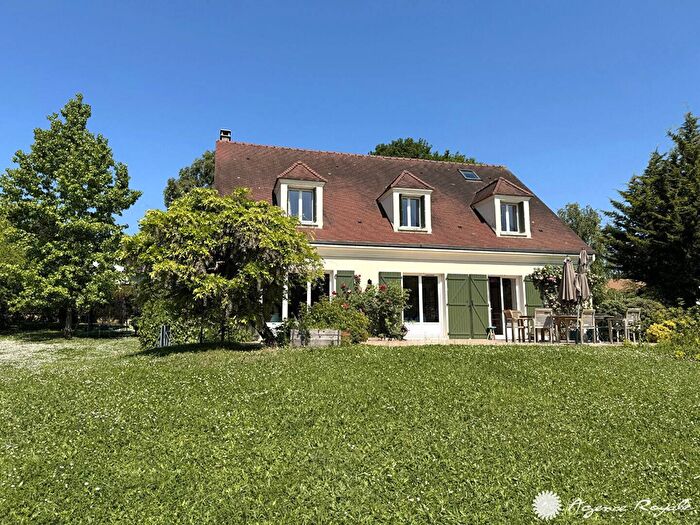 Saint-Germain-en-Laye : Maison 10 pièces à louer