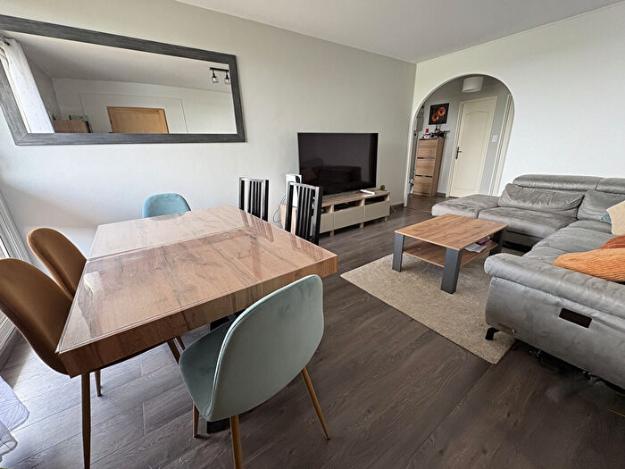 Appartement 4 pièces à vendre à Saint-Cyr-lécole, Fontaine Saint-Martin