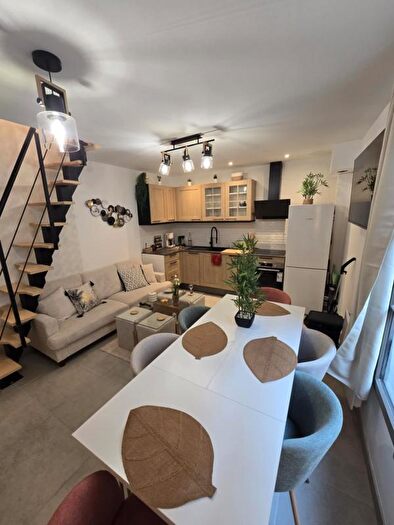 Maison à louer - Poitiers, Centre-ville - 5 pièces - 4 chambres