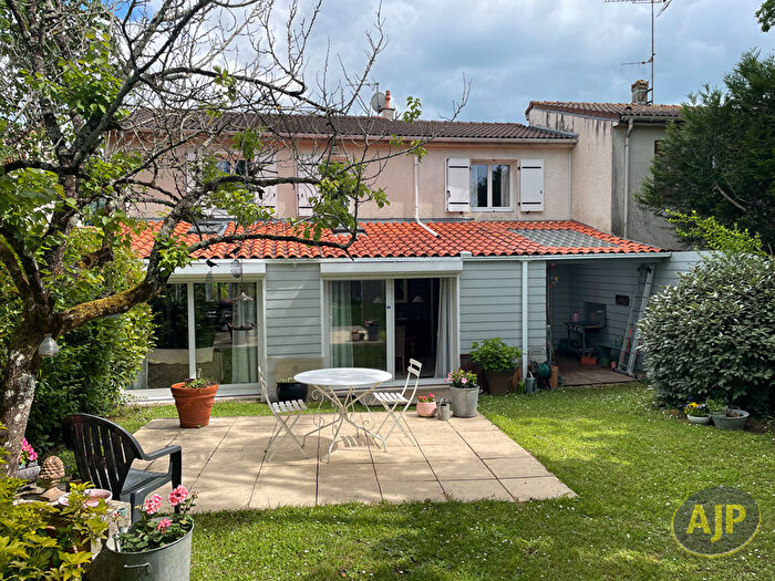Maison 8 pièces à Saintes, Centre-ville, à vendre