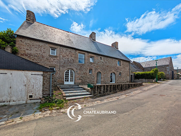 Maison 7 pièces à Sougéal, à vendre
