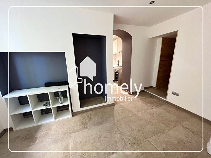 Appartement à louer - Centre Ancien-Cros-Lotins, Éguilles - 1 pièce