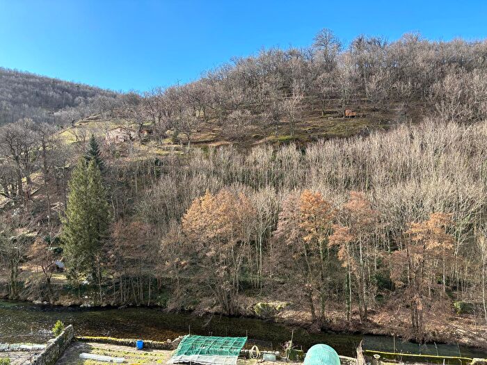 Appartement à louer - Burzet - 4 pièces - 3 chambres