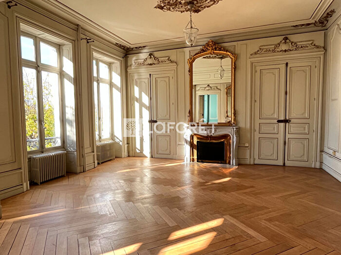 Maison à louer - Jarnac - 10 pièces - 7 chambres