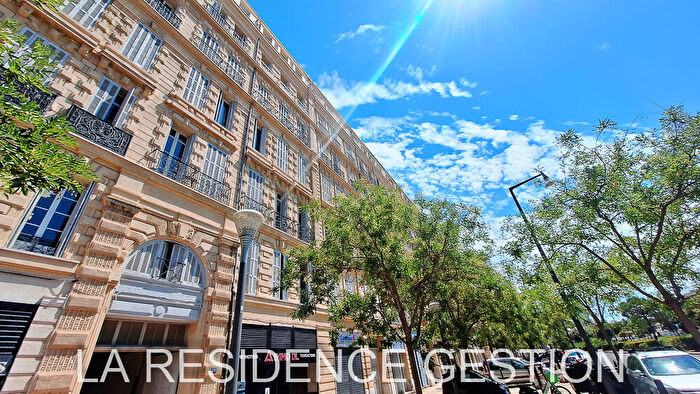 Appartement à vendre - Marseille e , La Joliette - 3 pièces - 2 chambres