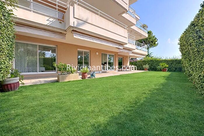 Appartement à vendre - Antibes, Antibes-les-Pins, Trianon, Le Fournel, Peyregoue - 4 pièces - 3 chambres