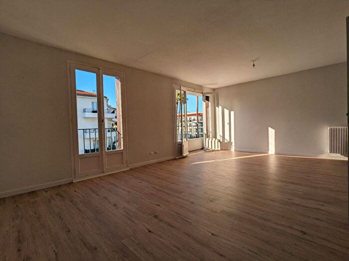 Appartement à louer - Moulin à Vent-Vertefeuille, Perpignan - 4 pièces - 3 chambres