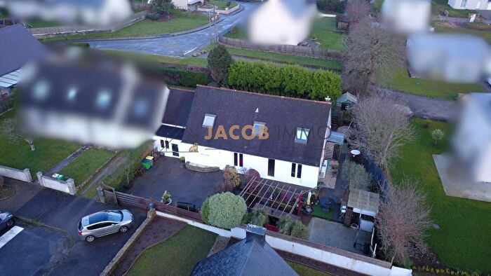 Maison à vendre - Milizac - 8 pièces - 5 chambres