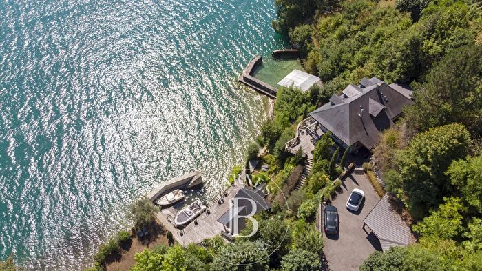 Maison 8 pièces à vendre à Bourdeau