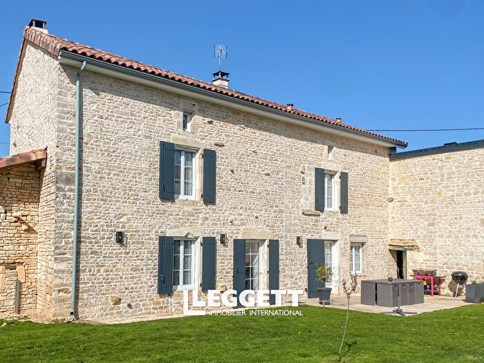 Maison à vendre - Puyréaux - 7 pièces - 3 chambres