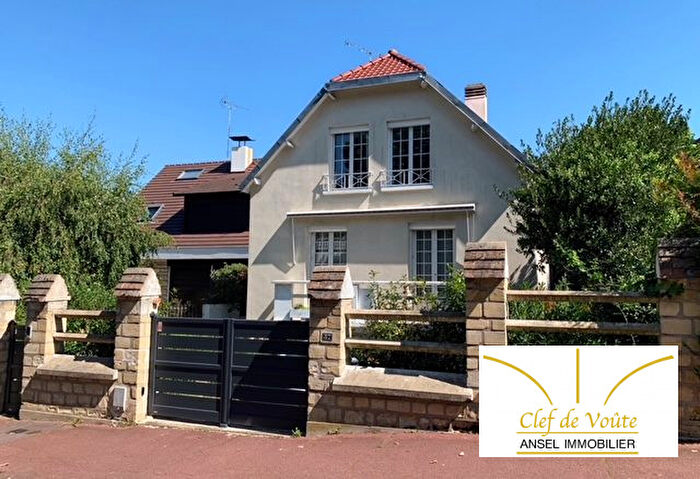 Maison à louer - La Celle-Saint-Cloud, La Chataigneraie - 7 pièces - 5 chambres