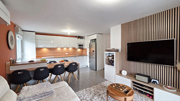 Appartement à vendre - Cluses, Les Villages - 4 pièces - 3 chambres