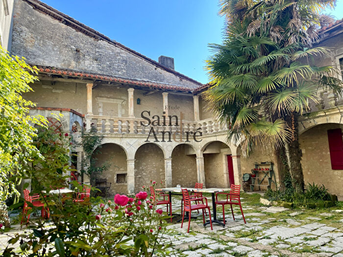 Maison à vendre - La Rochefoucauld - 13 pièces - 6 chambres