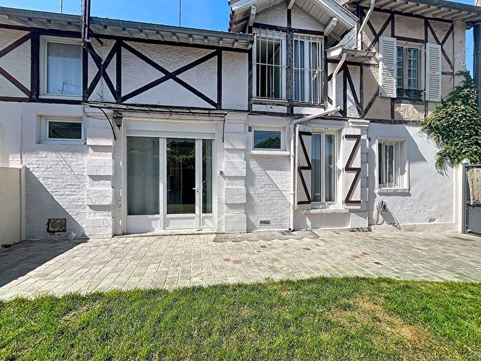 Maison 2 pièces à louer à Centre, Le Vésinet