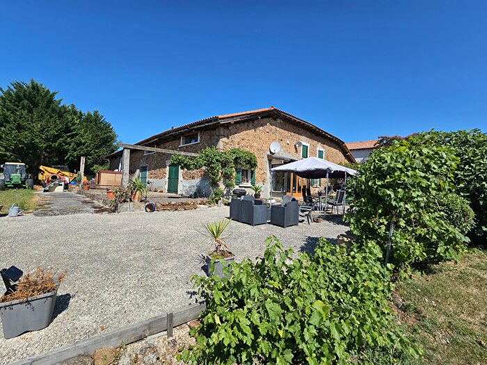 Chabrac : Maison 9 pièces à vendre