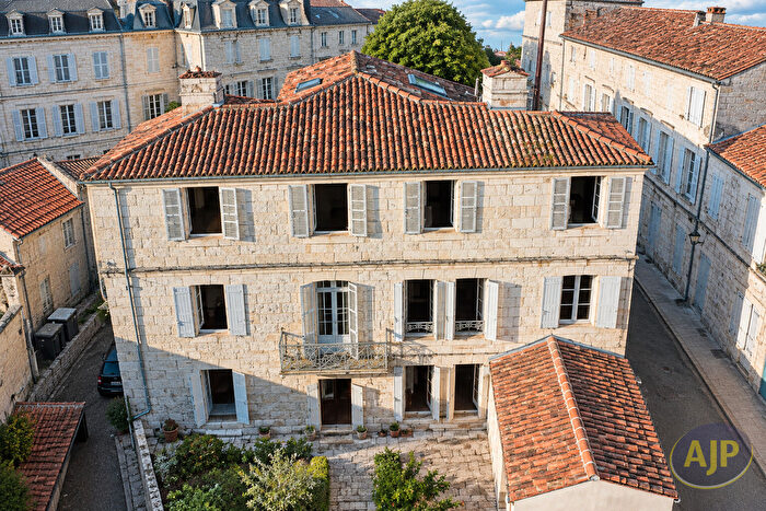 Saintes, Centre-ville - Maison 8 pièces à vendre
