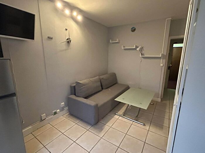 Appartement à louer - Grenier Point du Jour, Boulogne-Billancourt - 1 pièce