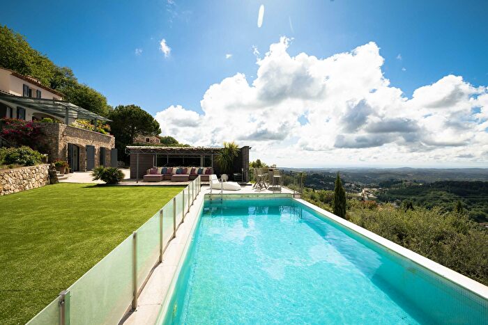 Maison à vendre - Châteauneuf-Grasse - 9 pièces - 6 chambres