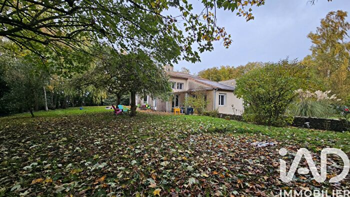 Maison à vendre - Villefagnan - 7 pièces - 4 chambres