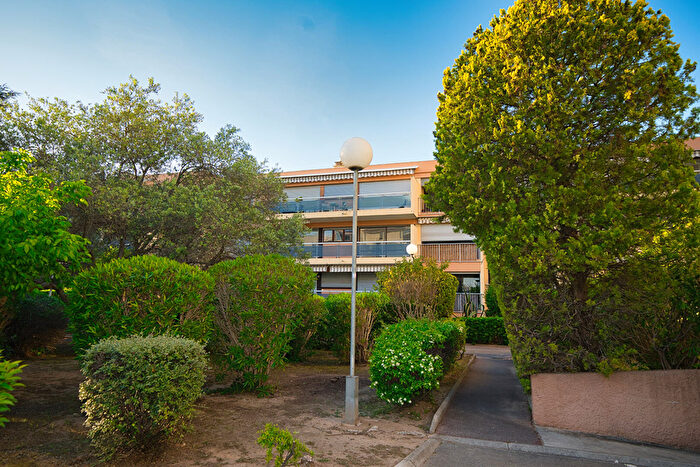 Appartement à vendre - Saint-Raphaël, Centre-ville - 3 pièces - 2 chambres