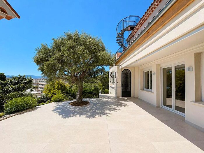 Cannes, Californie Pezou : Appartement 4 pièces à vendre