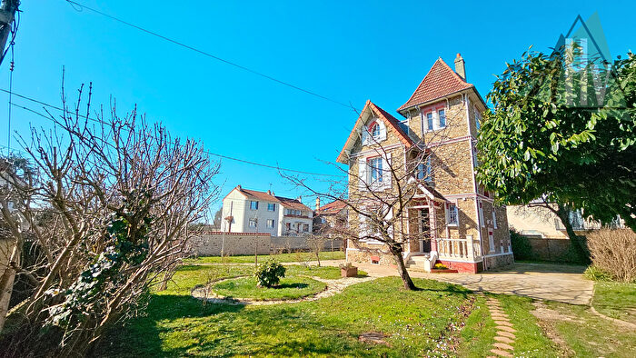Maison à vendre - Brou-sur-Chantereine - 6 pièces - 4 chambres