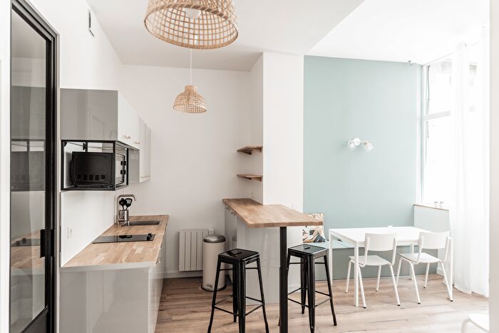 Appartement 2 pièces à Vieux Lille, à louer