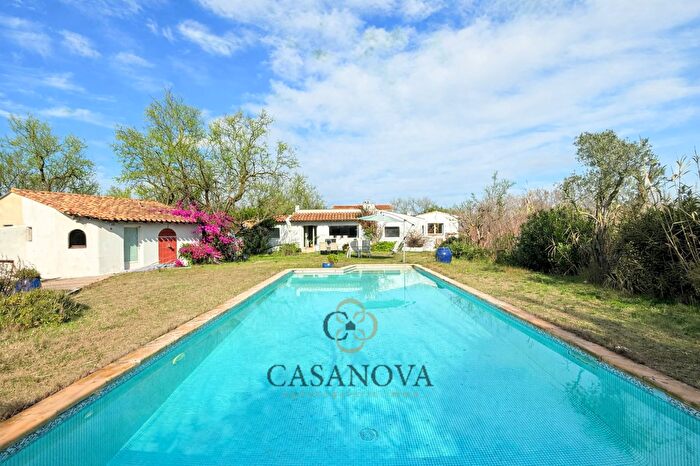 Maison à vendre - Saintes-Maries-de-la-Mer - 14 pièces - 8 chambres